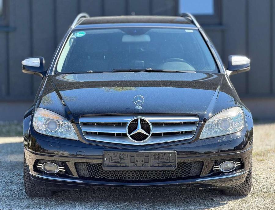 Black Mercedes-Benz c-220 2007 in Klaipeda, with an engine capacity of 2.20 L and mileage of 285 thousand km for 4200 €, photo 4 on AUTOMOTO.COM.LV