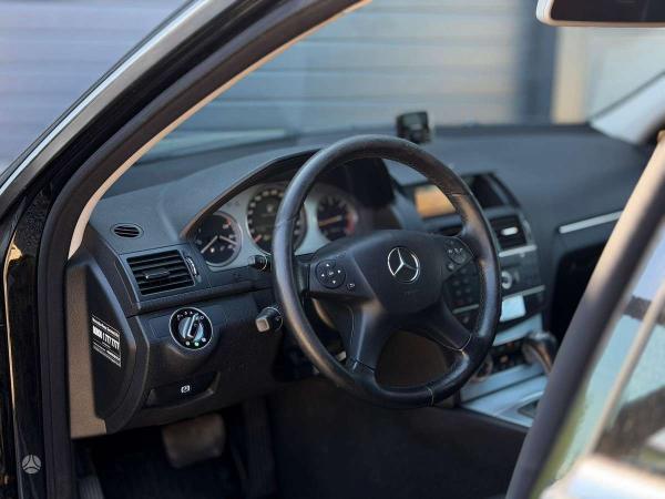 Black Mercedes-Benz c-220 2007 in Klaipeda, with an engine capacity of 2.20 L and mileage of 285 thousand km for 4200 €, photo 9 on AUTOMOTO.COM.LV