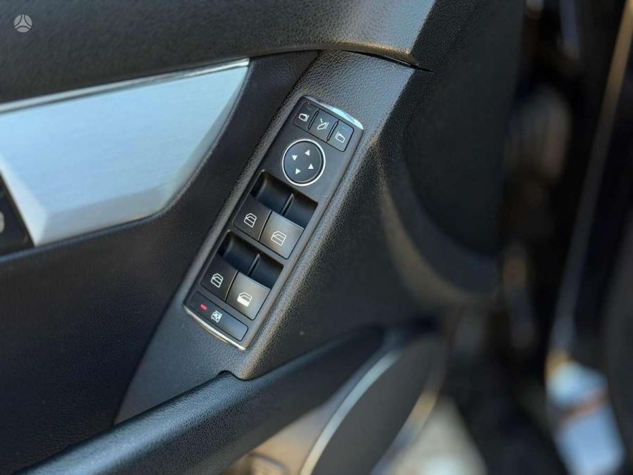 Black Mercedes-Benz c-220 2007 in Klaipeda, with an engine capacity of 2.20 L and mileage of 285 thousand km for 4200 €, photo 12 on AUTOMOTO.COM.LV