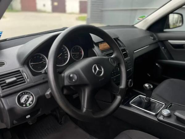 Melns Mercedes-Benz c-220 2007 Jēkabpils, ar dzinēja tilpumu 2.20 L un nobraukumu 331 tūkst. km par 5500 €, foto 10 vietnē AUTOMOTO.COM.LV