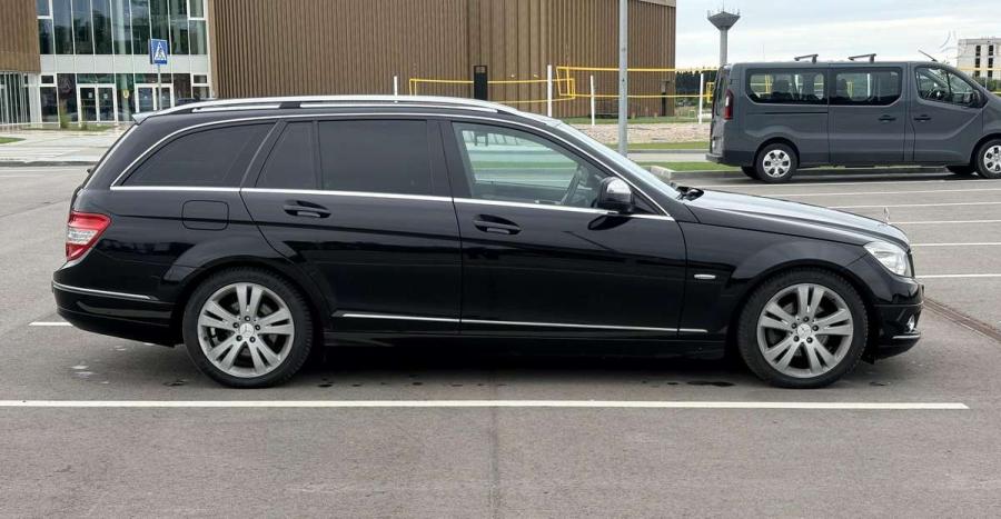 Melns Mercedes-Benz c-220 2007 Klaipėda, ar dzinēja tilpumu 2.20 L un nobraukumu 285 tūkst. km par 4400 €, foto 4 vietnē AUTOMOTO.COM.LV