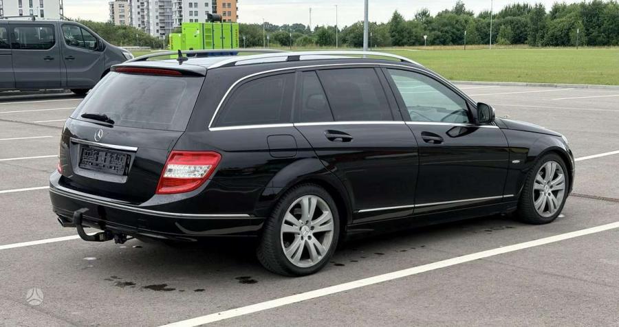 Melns Mercedes-Benz c-220 2007 Klaipėda, ar dzinēja tilpumu 2.20 L un nobraukumu 285 tūkst. km par 4400 €, foto 5 vietnē AUTOMOTO.COM.LV