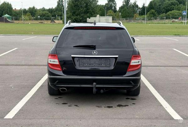 Melns Mercedes-Benz c-220 2007 Klaipėda, ar dzinēja tilpumu 2.20 L un nobraukumu 285 tūkst. km par 4400 €, foto 5 vietnē AUTOMOTO.COM.LV