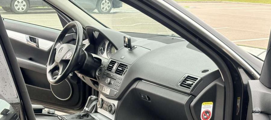 Melns Mercedes-Benz c-220 2007 Klaipėda, ar dzinēja tilpumu 2.20 L un nobraukumu 285 tūkst. km par 4400 €, foto 11 vietnē AUTOMOTO.COM.LV