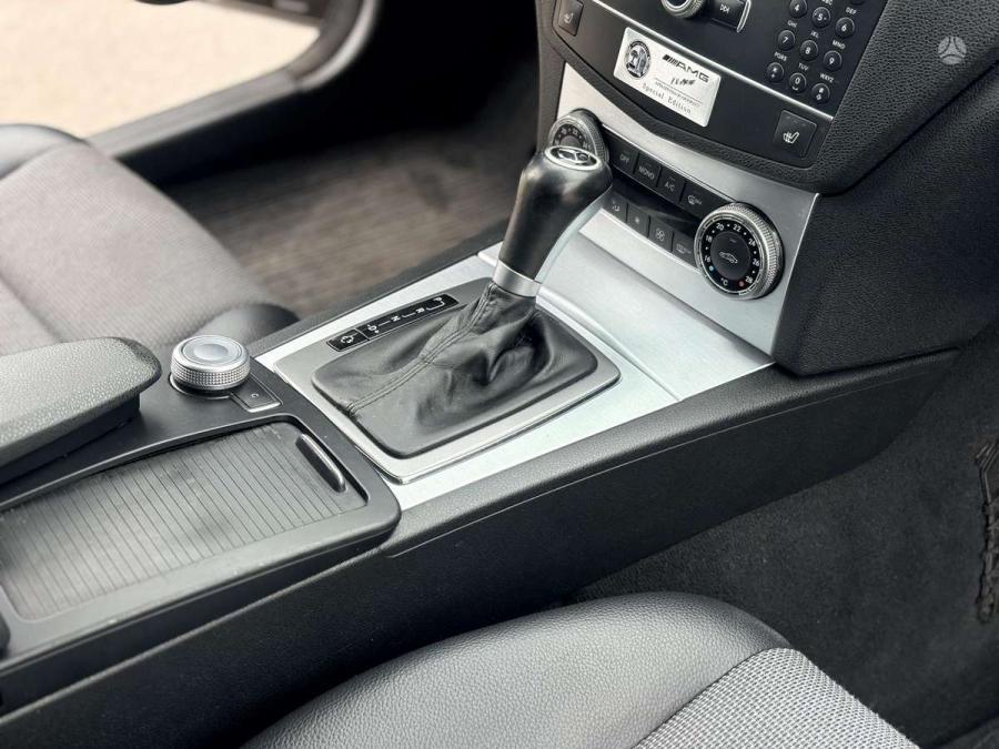 Melns Mercedes-Benz c-220 2007 Klaipėda, ar dzinēja tilpumu 2.20 L un nobraukumu 285 tūkst. km par 4400 €, foto 18 vietnē AUTOMOTO.COM.LV