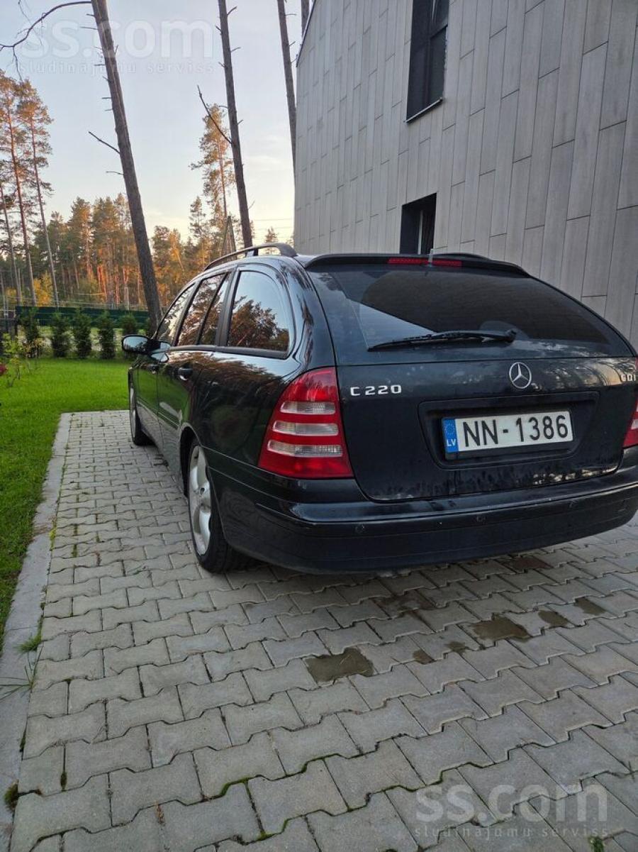 Черный Мерседес Ц 220 2007 в Рига, объемом двигателя 2.20 л и пробегом 275 тыс. км за 2850 €, фото 4 на AUTOMOTO.COM.LV