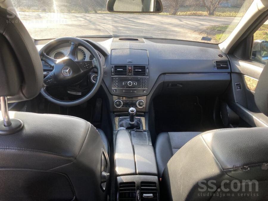 Melns Mercedes-Benz c-220 2008 Liepāja, ar dzinēja tilpumu 2.20 L un nobraukumu 427 tūkst. km par 3000 €, foto 5 vietnē AUTOMOTO.COM.LV