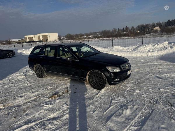 Черный Мерседес Ц 220 2008 в Вильнюс, объемом двигателя 2.15 л и пробегом 295 тыс. км за 4950 €, фото 9 на AUTOMOTO.COM.LV