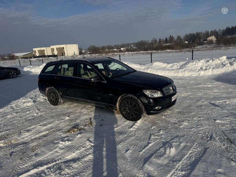 Черный Мерседес Ц 220 2008 в Вильнюс, объемом двигателя 2.15 л и пробегом 295 тыс. км за 4950 €, фото 9 на AUTOMOTO.COM.LV