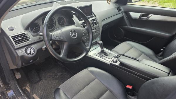 Melns Mercedes-Benz c-220 2008 Panevēža, ar dzinēja tilpumu 2.10 L un nobraukumu 320 tūkst. km par 4800 €, foto 4 vietnē AUTOMOTO.COM.LV