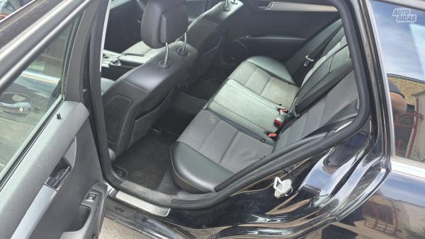 Melns Mercedes-Benz c-220 2008 Panevēža, ar dzinēja tilpumu 2.10 L un nobraukumu 320 tūkst. km par 4800 €, foto 5 vietnē AUTOMOTO.COM.LV