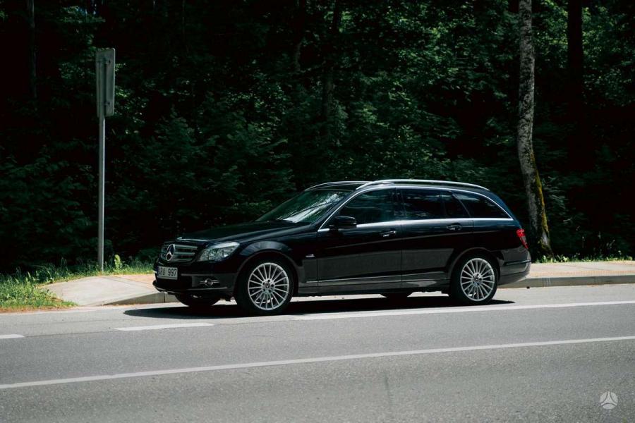 Черный Мерседес Ц 220 2008 в Утена, объемом двигателя 2.15 л и пробегом 326 тыс. км за 3899 €, фото 42 на AUTOMOTO.COM.LV
