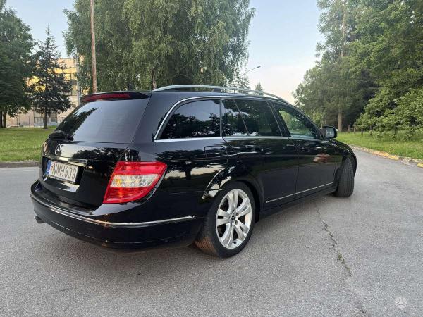 Black Mercedes-Benz c-220 2008 in Panevezys, with an engine capacity of 0.00 L and mileage of 412 thousand km for 4750 €, photo 3 on AUTOMOTO.COM.LV