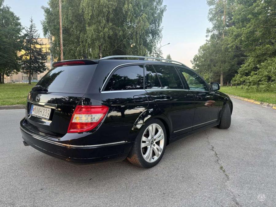 Melns Mercedes-Benz c-220 2008 Panevēža, ar dzinēja tilpumu 0.00 L un nobraukumu 412 tūkst. km par 4750 €, foto 4 vietnē AUTOMOTO.COM.LV