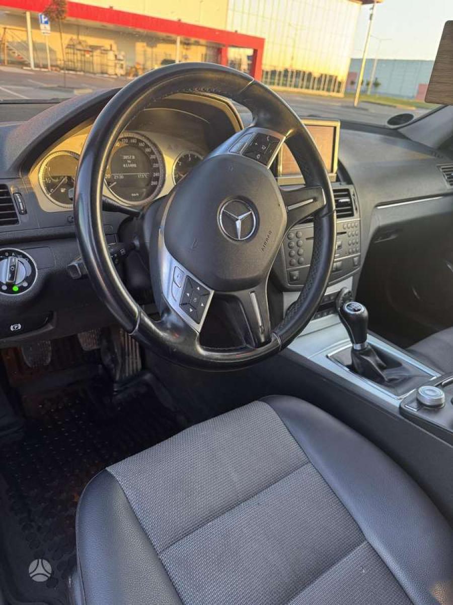 Melns Mercedes-Benz c-220 2008 Panevēža, ar dzinēja tilpumu 0.00 L un nobraukumu 412 tūkst. km par 4750 €, foto 7 vietnē AUTOMOTO.COM.LV