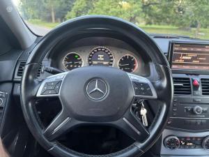 Melns Mercedes-Benz c-220 2008 Panevēža, ar dzinēja tilpumu 0.00 L un nobraukumu 412 tūkst. km par 4750 €, foto 13 vietnē AUTOMOTO.COM.LV