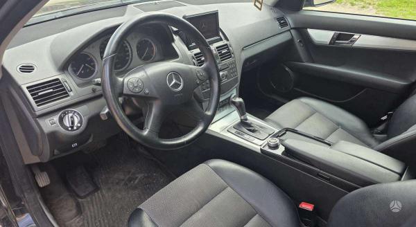 Black Mercedes-Benz c-220 2008 in Panevezys, with an engine capacity of 2.20 L and mileage of 325 thousand km for 4700 €, photo 4 on AUTOMOTO.COM.LV