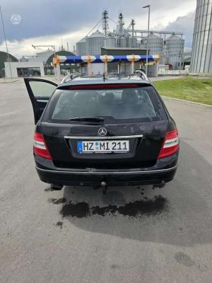 Black Mercedes-Benz c-220 2008 in Pasvalys, with an engine capacity of 2.20 L and mileage of 369 thousand km for 3800 €, photo 3 on AUTOMOTO.COM.LV