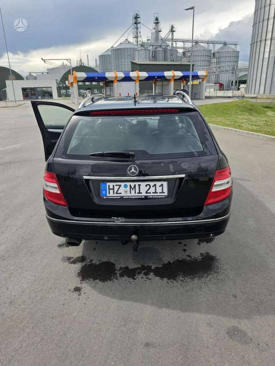Black Mercedes-Benz c-220 2008 in Pasvalys, with an engine capacity of 2.20 L and mileage of 369 thousand km for 3800 €, photo 3 on AUTOMOTO.COM.LV