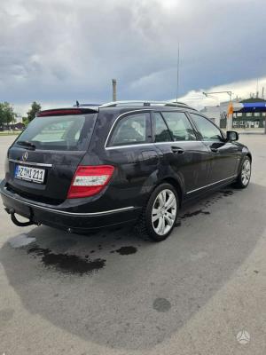 Black Mercedes-Benz c-220 2008 in Pasvalys, with an engine capacity of 2.20 L and mileage of 369 thousand km for 3800 €, photo 4 on AUTOMOTO.COM.LV