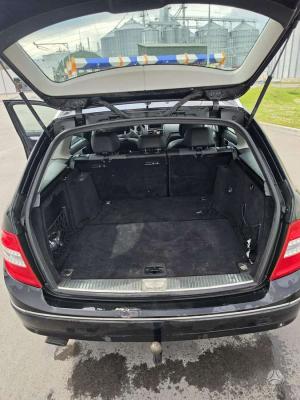 Black Mercedes-Benz c-220 2008 in Pasvalys, with an engine capacity of 2.20 L and mileage of 369 thousand km for 3800 €, photo 6 on AUTOMOTO.COM.LV
