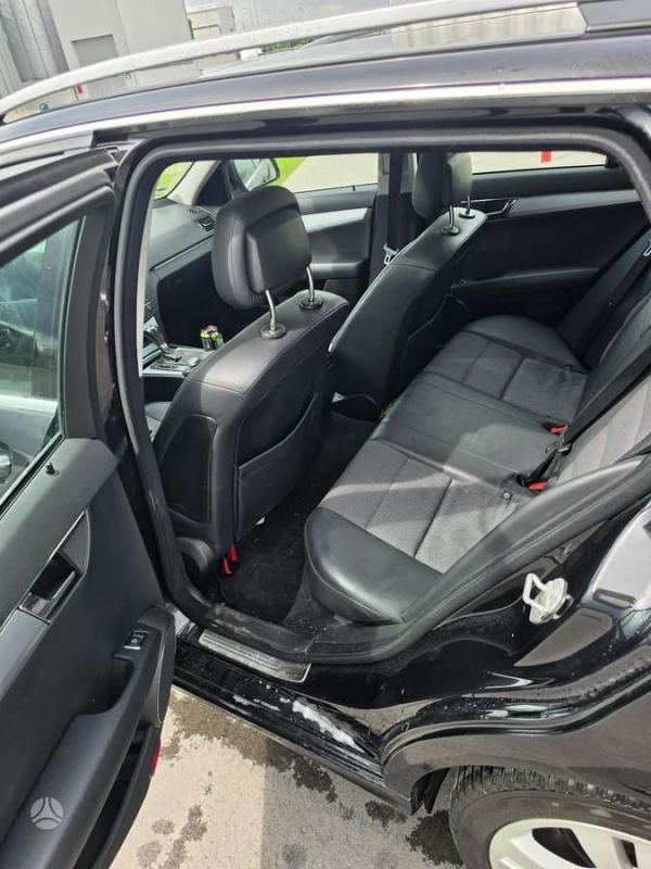 Melns Mercedes-Benz c-220 2008 Pasvalys, ar dzinēja tilpumu 2.20 L un nobraukumu 369 tūkst. km par 3800 €, foto 9 vietnē AUTOMOTO.COM.LV