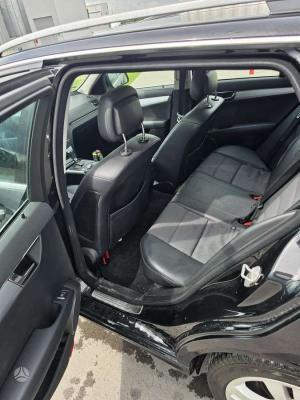 Black Mercedes-Benz c-220 2008 in Pasvalys, with an engine capacity of 2.20 L and mileage of 369 thousand km for 3800 €, photo 10 on AUTOMOTO.COM.LV