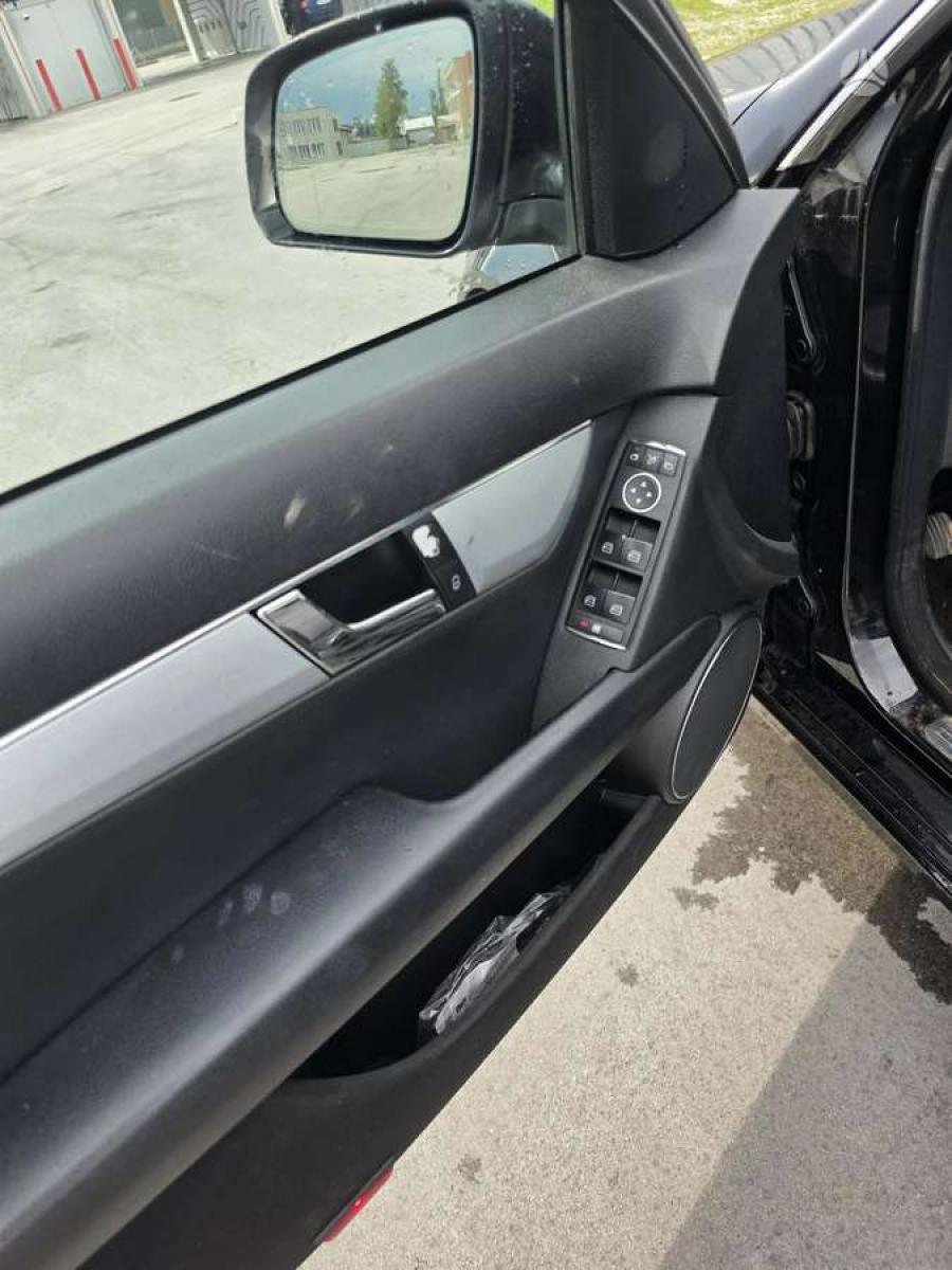 Black Mercedes-Benz c-220 2008 in Pasvalys, with an engine capacity of 2.20 L and mileage of 369 thousand km for 3800 €, photo 11 on AUTOMOTO.COM.LV