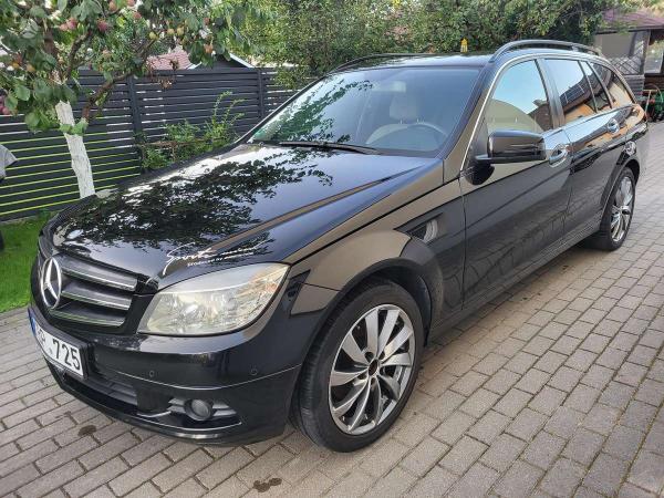 Black Mercedes-Benz c-220 2008 in Klaipeda, with an engine capacity of 2.15 L and mileage of 290 thousand km for 3050 €, photo 4 on AUTOMOTO.COM.LV