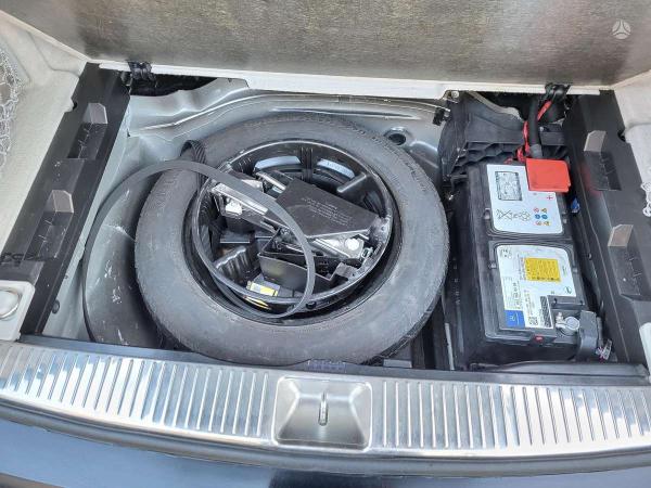 Black Mercedes-Benz c-220 2008 in Klaipeda, with an engine capacity of 2.15 L and mileage of 290 thousand km for 3050 €, photo 9 on AUTOMOTO.COM.LV