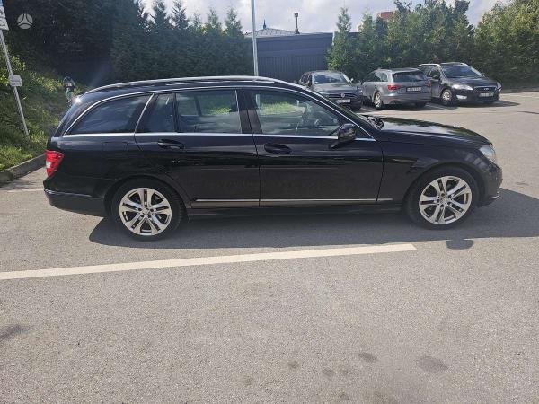 Black Mercedes-Benz c-220 2008 in Kaunas, with an engine capacity of 2.15 L and mileage of 341 thousand km for 2900 €, photo 4 on AUTOMOTO.COM.LV