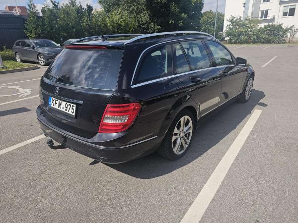 Black Mercedes-Benz c-220 2008 in Kaunas, with an engine capacity of 2.15 L and mileage of 341 thousand km for 2900 €, photo 6 on AUTOMOTO.COM.LV