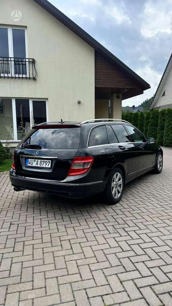 Мерседес Ц 220 2008 в Аникщяй на AUTOMOTO.COM.LV Черный Мерседес Ц 220 2008 в Аникщяй, объемом двигателя 0.00 л и пробегом 293 тыс. км за 3950 €, фото 3 на AUTOMOTO.COM.LV