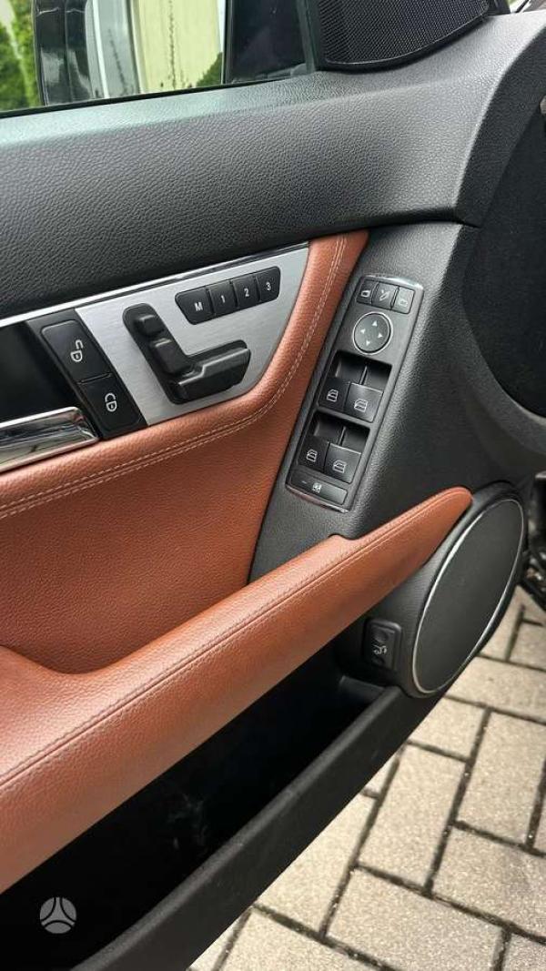 Мерседес Ц 220 2008 в Аникщяй на AUTOMOTO.COM.LV Черный Мерседес Ц 220 2008 в Аникщяй, объемом двигателя 0.00 л и пробегом 293 тыс. км за 3950 €, фото 8 на AUTOMOTO.COM.LV
