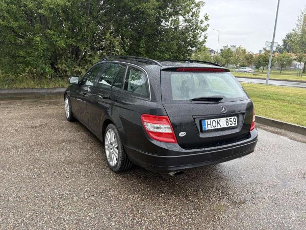 Mercedes-Benz c-220 2008 in Kaunas on AUTOMOTO.COM.LV Black Mercedes-Benz c-220 2008 in Kaunas, with an engine capacity of 2.15 L and mileage of 388 thousand km for 2860 €, photo 4 on AUTOMOTO.COM.LV