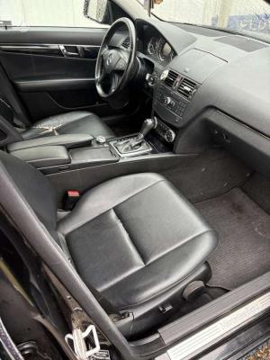 Black Mercedes-Benz c-220 2008 in Kaunas, with an engine capacity of 2.15 L and mileage of 388 thousand km for 2860 €, photo 6 on AUTOMOTO.COM.LV