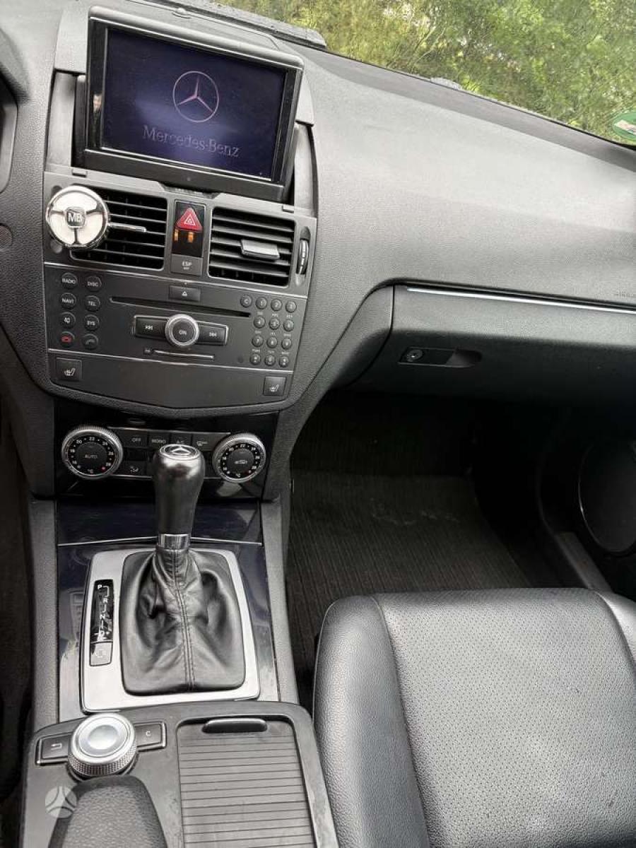 Black Mercedes-Benz c-220 2008 in Kaunas, with an engine capacity of 2.15 L and mileage of 388 thousand km for 2860 €, photo 7 on AUTOMOTO.COM.LV