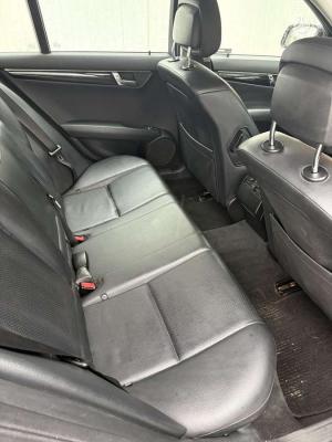 Black Mercedes-Benz c-220 2008 in Kaunas, with an engine capacity of 2.15 L and mileage of 388 thousand km for 2860 €, photo 9 on AUTOMOTO.COM.LV