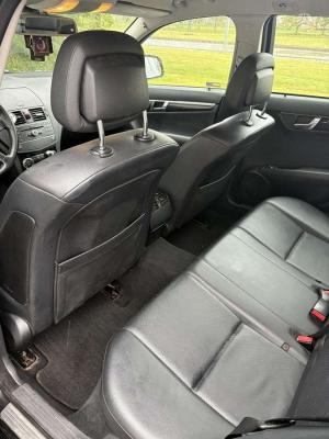 Black Mercedes-Benz c-220 2008 in Kaunas, with an engine capacity of 2.15 L and mileage of 388 thousand km for 2860 €, photo 10 on AUTOMOTO.COM.LV