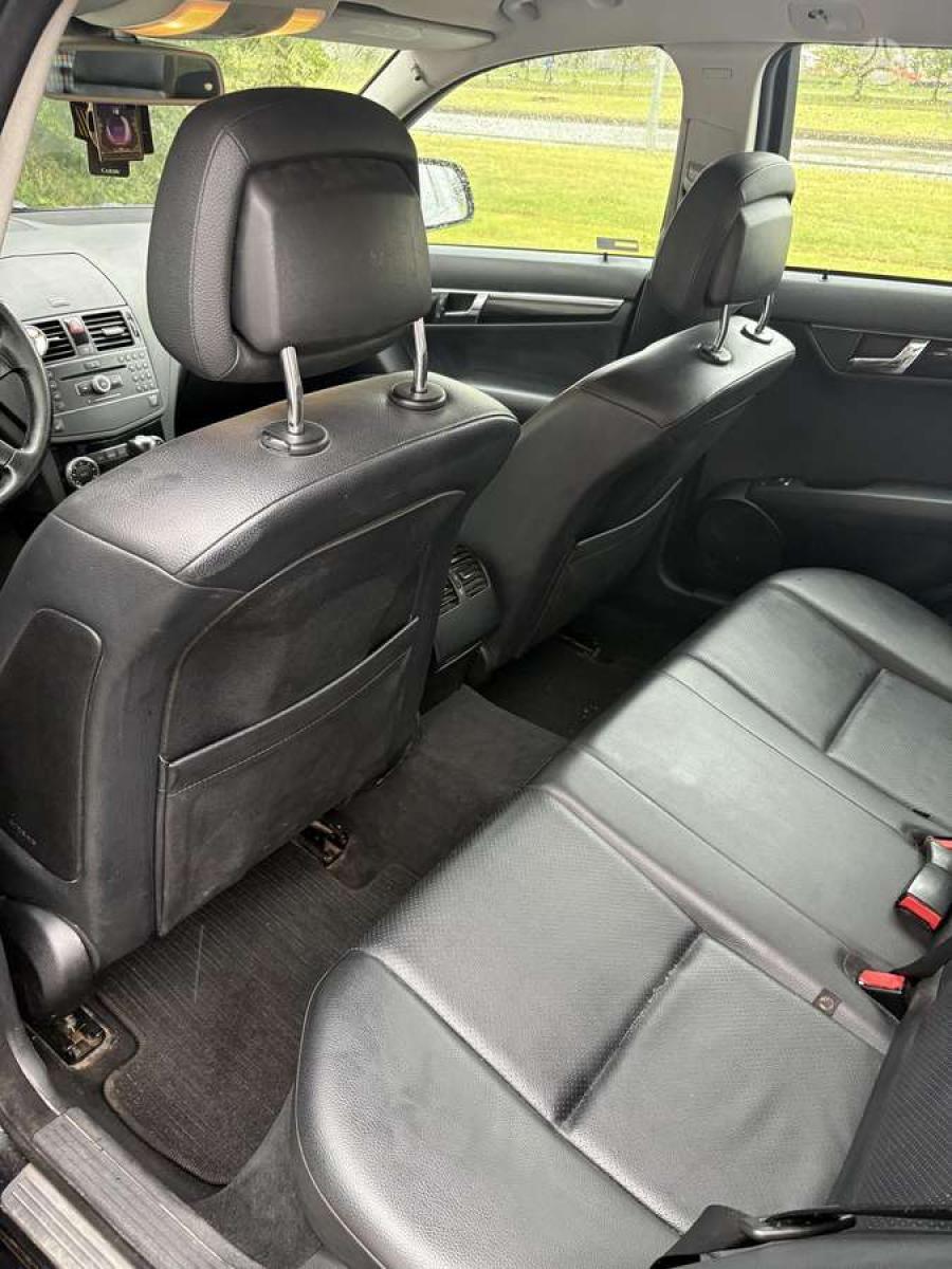 Black Mercedes-Benz c-220 2008 in Kaunas, with an engine capacity of 2.15 L and mileage of 388 thousand km for 2860 €, photo 10 on AUTOMOTO.COM.LV