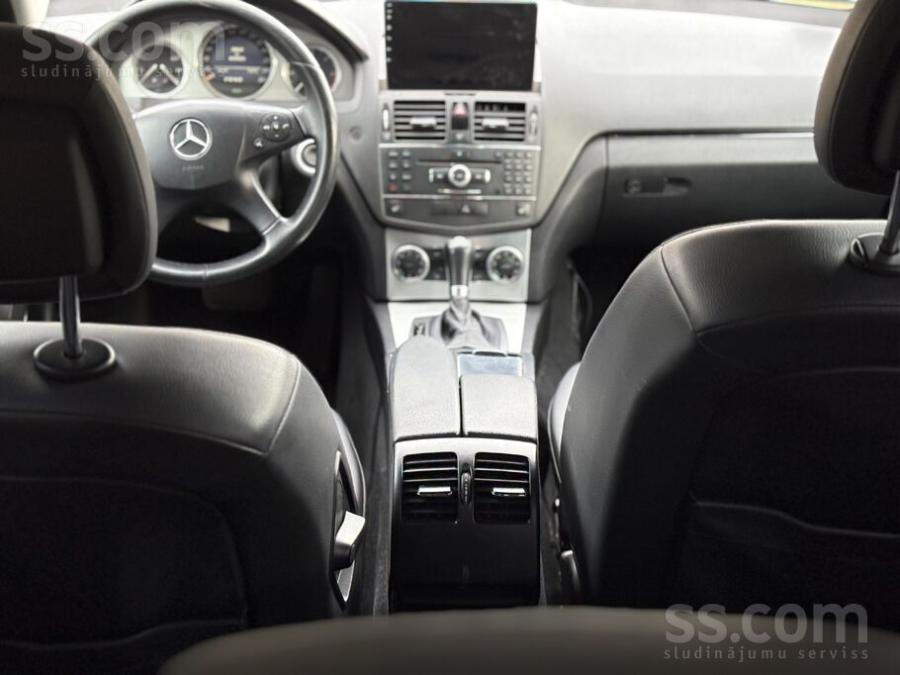 Black Mercedes-Benz c-220 2009 in Ventspils, with an engine capacity of 2.20 L and mileage of 420 thousand km for 6800 €, photo 3 on AUTOMOTO.COM.LV