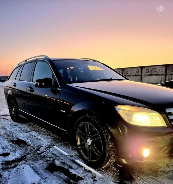 Black Mercedes-Benz c-220 2009 in Panevezys, with an engine capacity of 2.15 L and mileage of 332 thousand km for 4100 €, photo 2 on AUTOMOTO.COM.LV