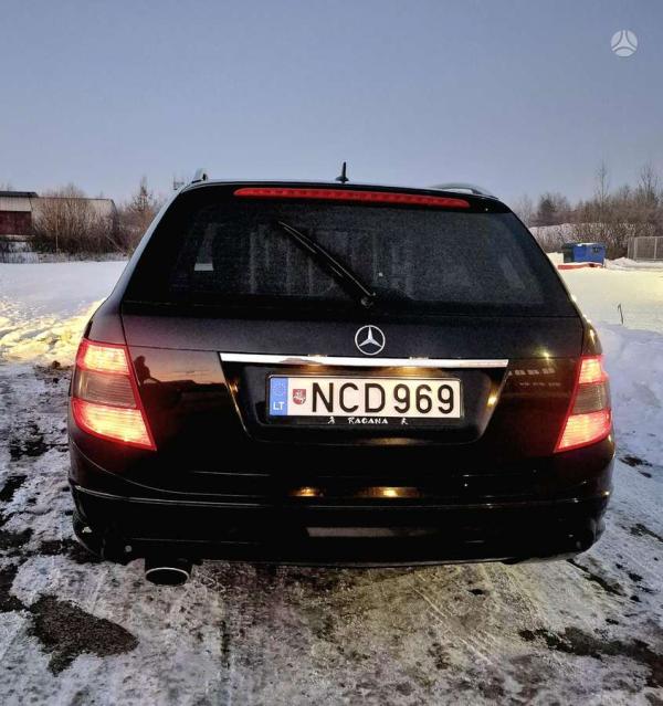 Black Mercedes-Benz c-220 2009 in Panevezys, with an engine capacity of 2.15 L and mileage of 332 thousand km for 4100 €, photo 5 on AUTOMOTO.COM.LV
