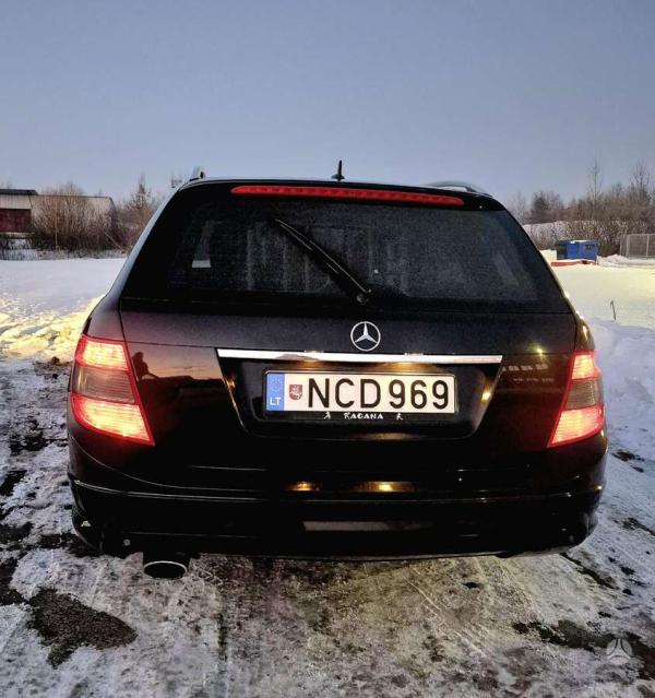 Melns Mercedes-Benz c-220 2009 Panevēža, ar dzinēja tilpumu 2.15 L un nobraukumu 332 tūkst. km par 4100 €, foto 5 vietnē AUTOMOTO.COM.LV