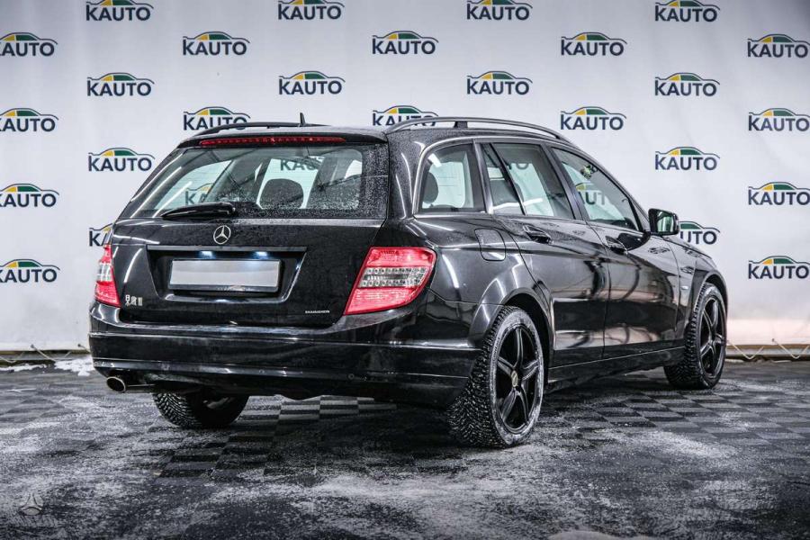 Melns Mercedes-Benz c-220 2009 Kauņa, ar dzinēja tilpumu 2.10 L un nobraukumu 293 tūkst. km par 5890 €, foto 3 vietnē AUTOMOTO.COM.LV