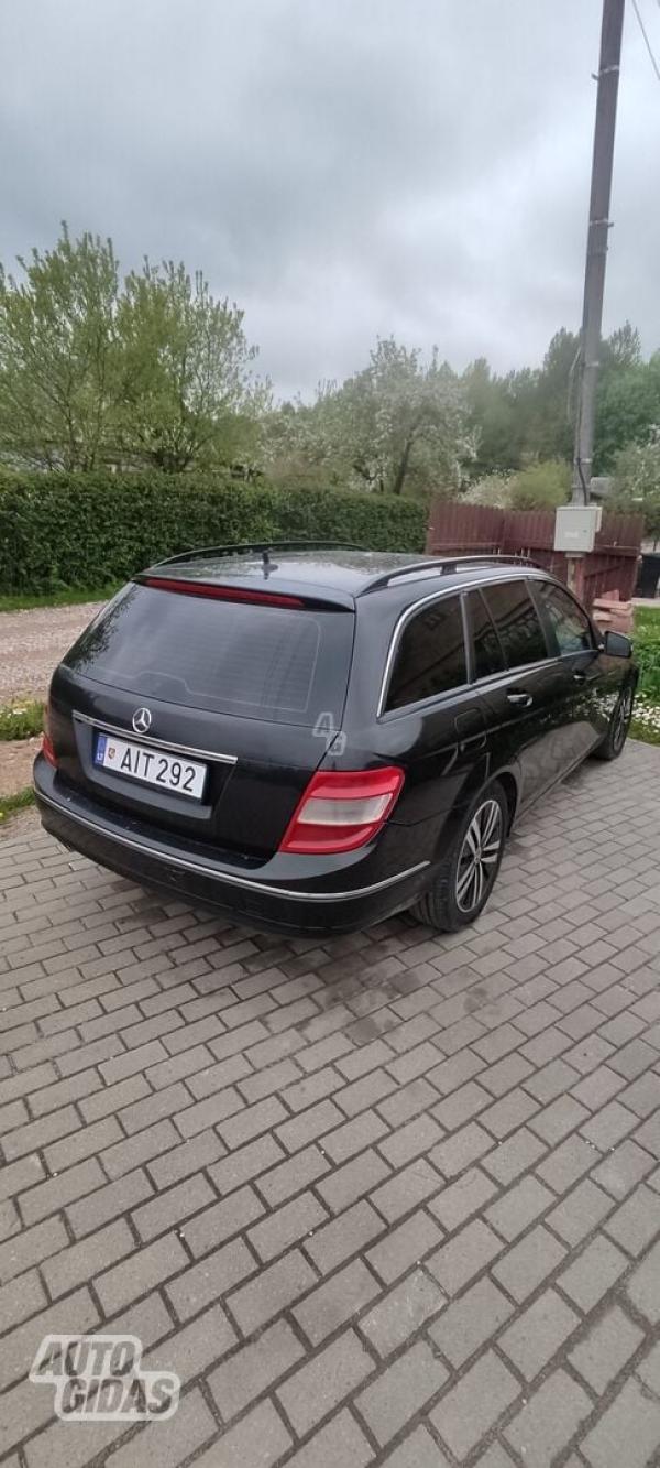 Black Mercedes-Benz c-220 2009 in Kaisiadorys, with an engine capacity of 2.10 L and mileage of 384 thousand km for 2500 €, photo 1 on AUTOMOTO.COM.LV