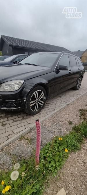 Black Mercedes-Benz c-220 2009 in Kaisiadorys, with an engine capacity of 2.10 L and mileage of 384 thousand km for 2500 €, photo 6 on AUTOMOTO.COM.LV