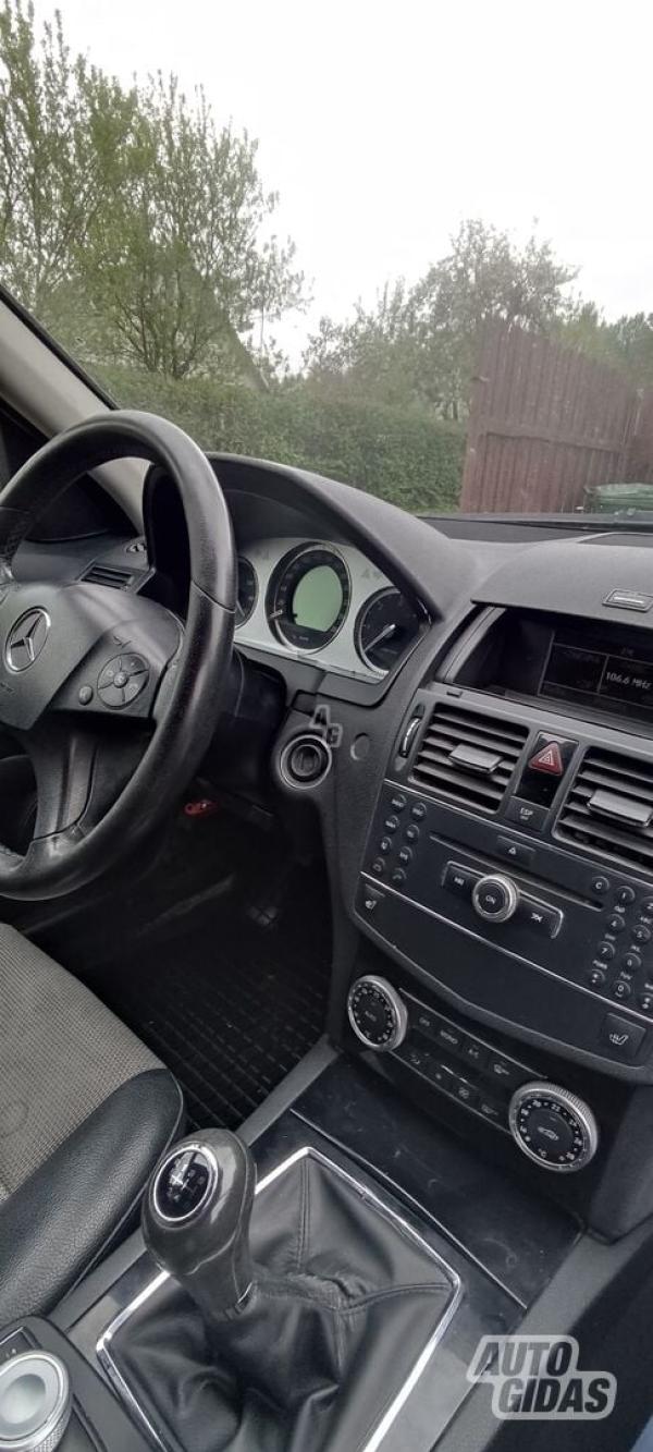 Black Mercedes-Benz c-220 2009 in Kaisiadorys, with an engine capacity of 2.10 L and mileage of 384 thousand km for 2500 €, photo 7 on AUTOMOTO.COM.LV