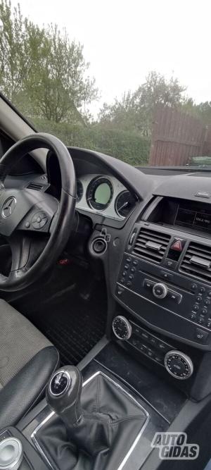 Black Mercedes-Benz c-220 2009 in Kaisiadorys, with an engine capacity of 2.10 L and mileage of 384 thousand km for 2500 €, photo 8 on AUTOMOTO.COM.LV