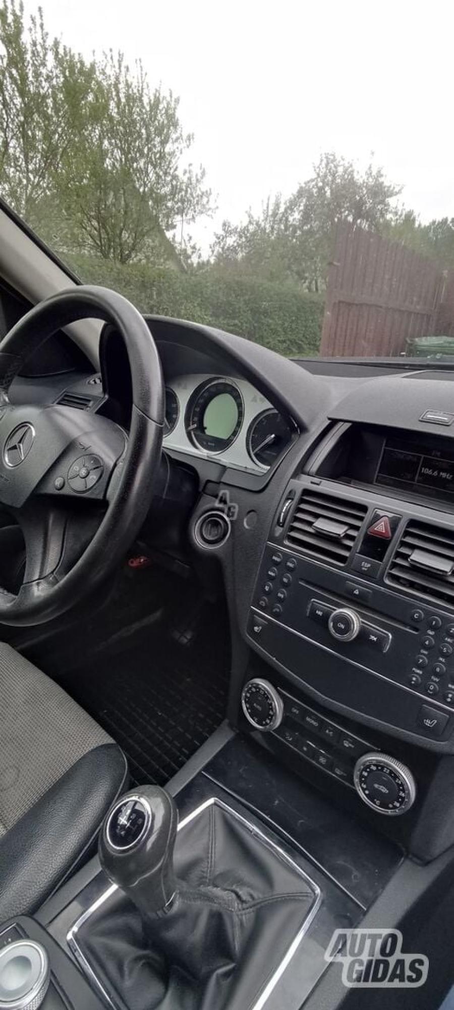 Black Mercedes-Benz c-220 2009 in Kaisiadorys, with an engine capacity of 2.10 L and mileage of 384 thousand km for 2500 €, photo 8 on AUTOMOTO.COM.LV